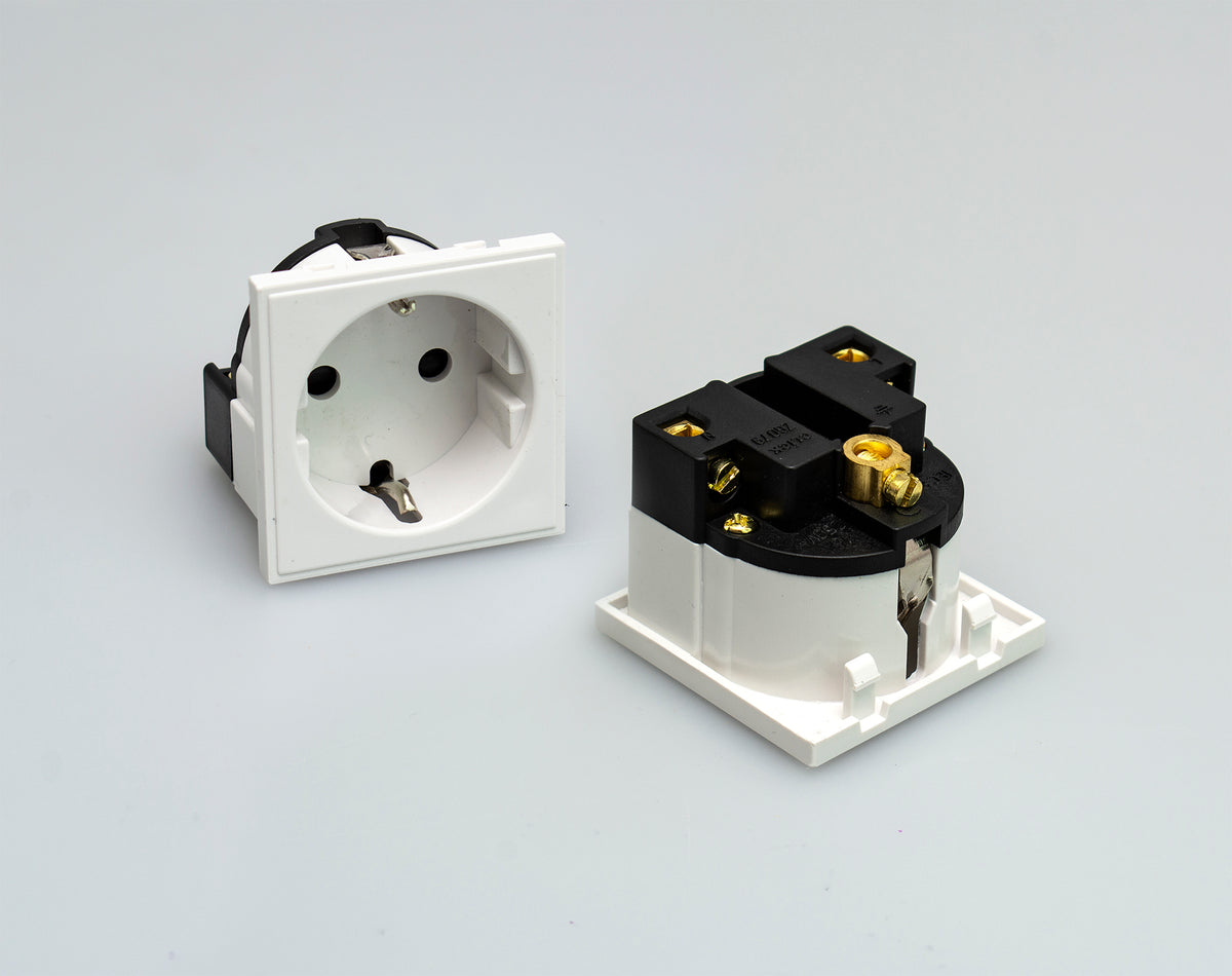 MM020WH - 16A EURO SOCKET (EURO) — Deskpower.co.uk